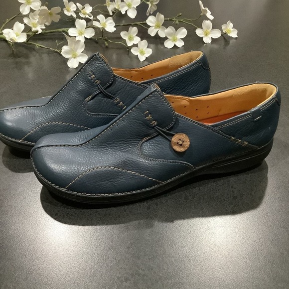 Clarks | Shoes | Clarks Artisan Unstructured Pebbled Leather Slip On ...